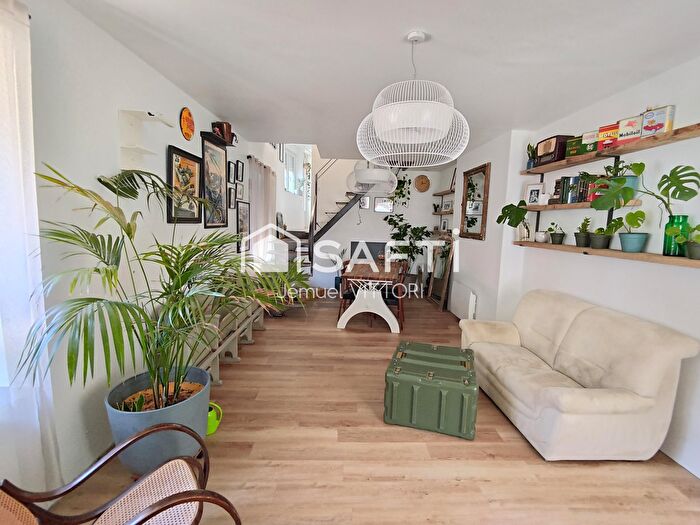 Saint-Denis-de-Gastines : Maison 3 pièces à vendre