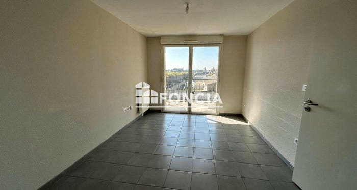 Ville Basse-Centre, Montereau-Fault-Yonne : Appartement 2 pièces à louer