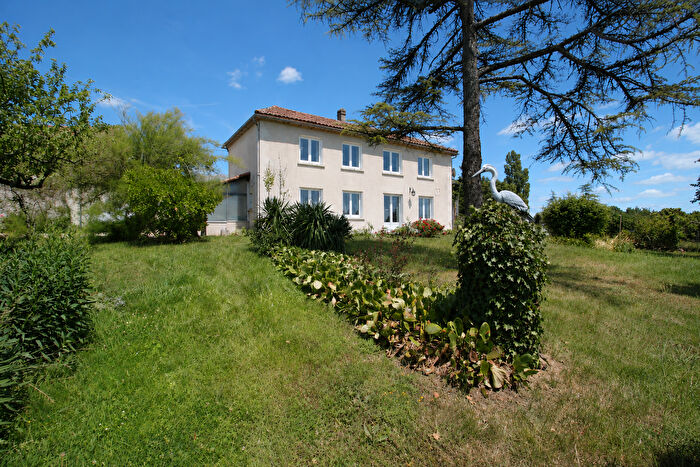 Maison 5 pièces à vendre à Saint-Jean-de-Côle