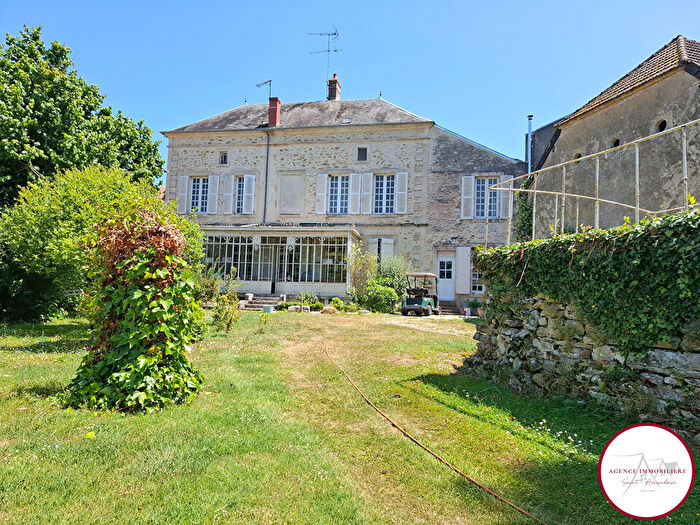 Maison à vendre - Bruère-Allichamps - 10 pièces - 8 chambres