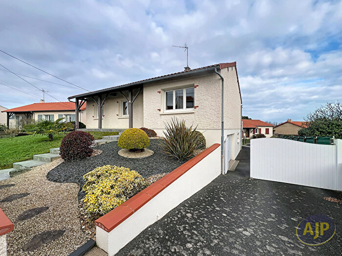 Maison à vendre - Saint-Macaire-en-Mauges - 4 pièces - 3 chambres
