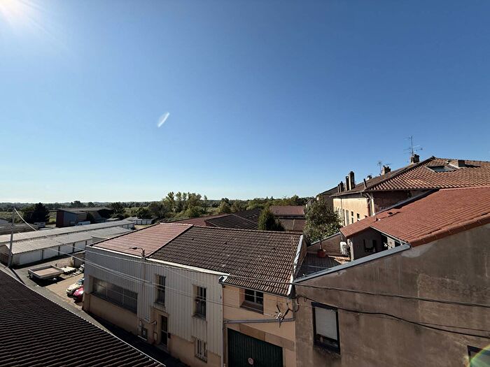 Appartement à louer - St Laurent sur Saone - 5 pièces - 4 chambres