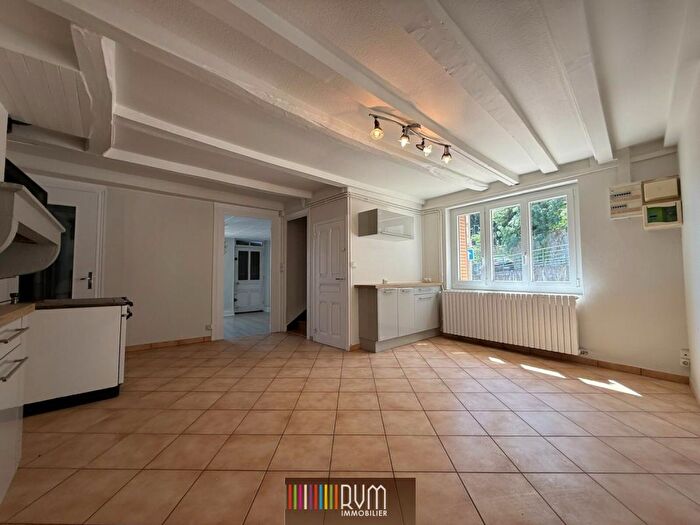 Neuville-sur-Ain : Maison 4 pièces à louer
