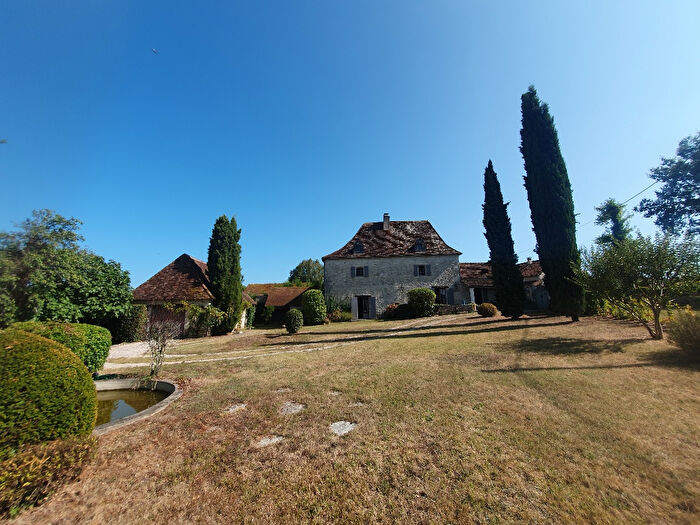 Maison à vendre - Thenon - 6 pièces - 4 chambres