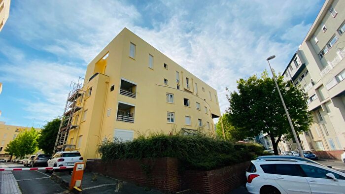 Appartement à louer - Reims, Centre-ville - 4 pièces - 2 chambres