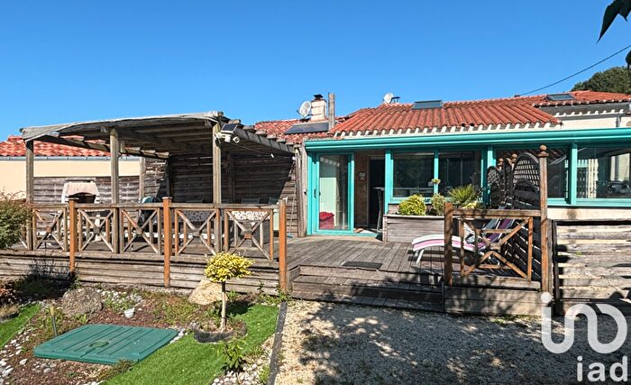 Maison à vendre - Saint-Michel-Mont-Mercure - 5 pièces - 4 chambres