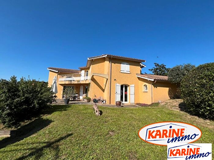 Cailloux-sur-Fontaines : Maison 5 pièces à vendre
