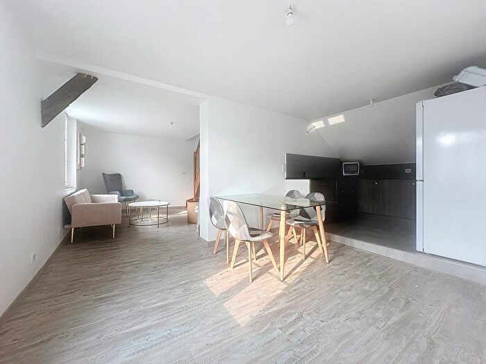 Appartement à louer - Gerard Yvon, Vendôme - 3 pièces - 1 chambre