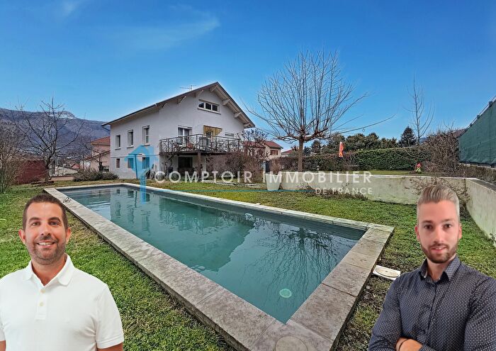 Maison à vendre - Domène - 9 pièces - 7 chambres