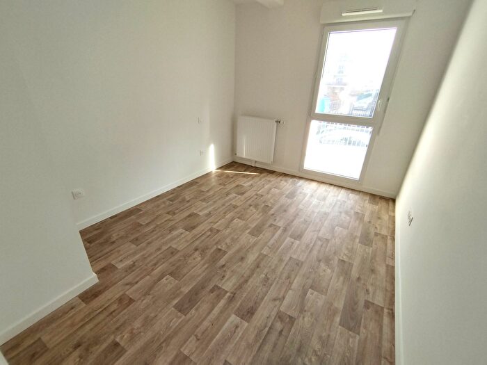 Appartement à louer - Lucé, Centre-ville - 3 pièces - 2 chambres