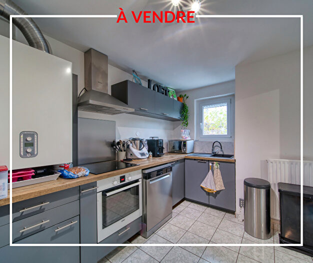 Appartement à vendre - Voiron, Centre-ville, Gare - 4 pièces - 3 chambres