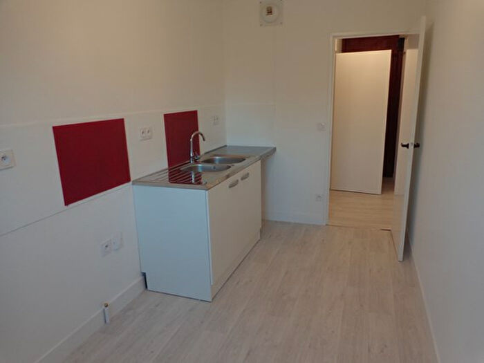 Appartement 1 pièce à louer - Laval, Pavement
