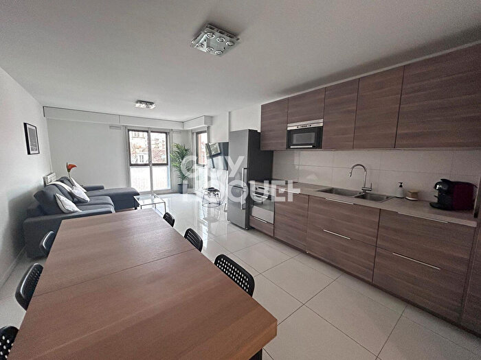 Charenton-le-Pont, Centre ancien : Appartement 4 pièces à louer