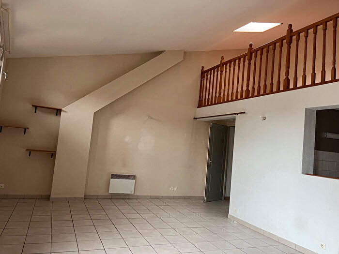 Appartement à louer - Lodève - 2 pièces - 1 chambre