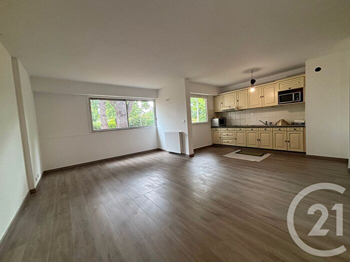 Appartement 4 pièces à Beauchamp, à vendre