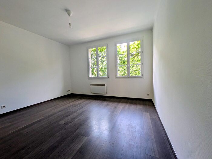 Appartement à vendre - Quartiers Centre, Colombier - 3 pièces - 2 chambres