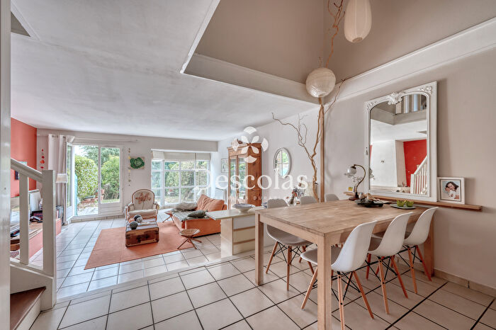 Maison à vendre - Saint-Germain-en-Laye, Pontel, Schnapper, Sous-préfecture - 6 pièces - 4 chambres