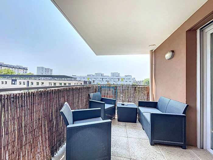 Appartement à vendre - Vénissieux, Charles Perrault - 3 pièces - 2 chambres