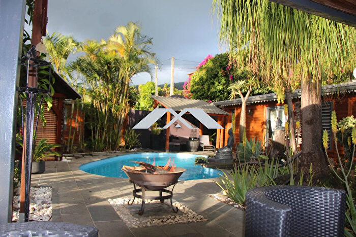 Maison à vendre - Saint-Paul, Bois de Nèfles - 4 pièces - 3 chambres