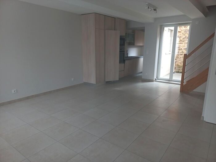 Maison à louer - Saint-Symphorien-sur-Coise - 4 pièces - 3 chambres