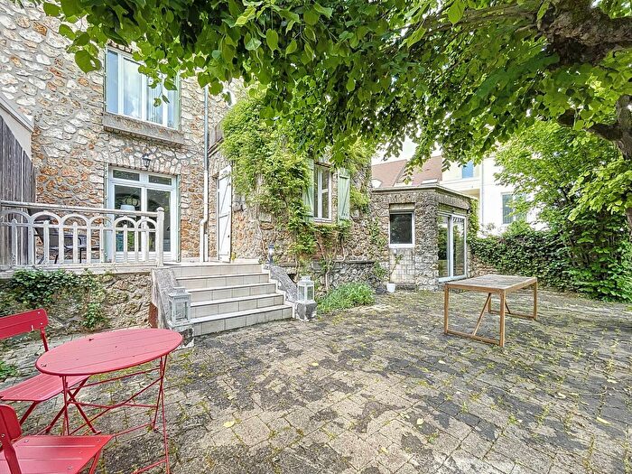 Maison 6 pièces à Neauphle-le-Château, à louer