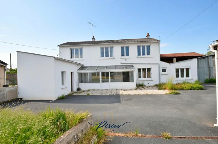 Maison 6 pièces à Les Cerqueux-sous-Passavant, à vendre