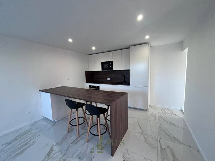 Appartement à louer - Roanne - 4 pièces - 3 chambres