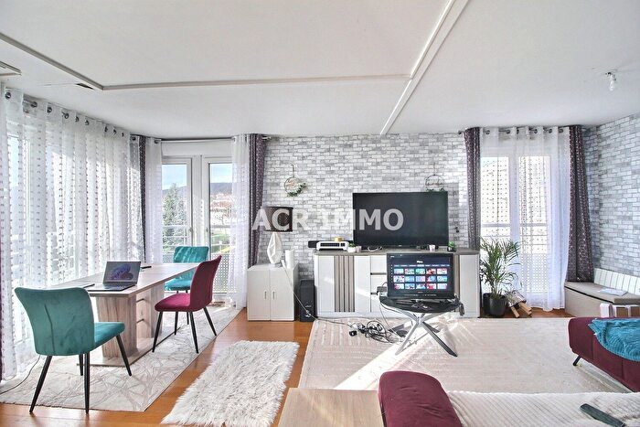 Appartement à vendre - Chanteloup-les-Vignes - 6 pièces - 4 chambres