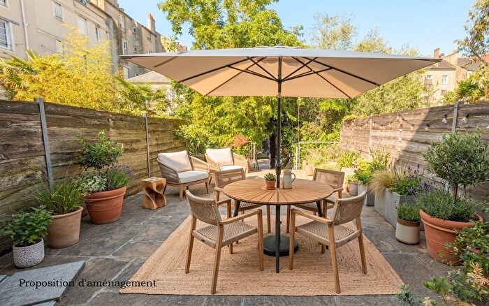 Nantes, Saint-Clément, Jardin des plantes, Caserne Lamoricière : Maison 5 pièces à vendre