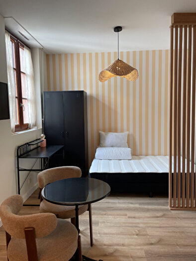Appartement 1 pièce à louer - Quartiers Centre, Saint-Hélier, Gare