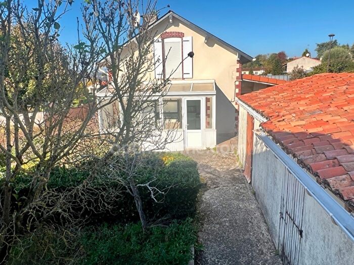 Maison à vendre - Mortagne-sur-Sèvre - 4 pièces - 2 chambres