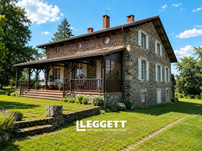 Chabanais : Maison 13 pièces à vendre