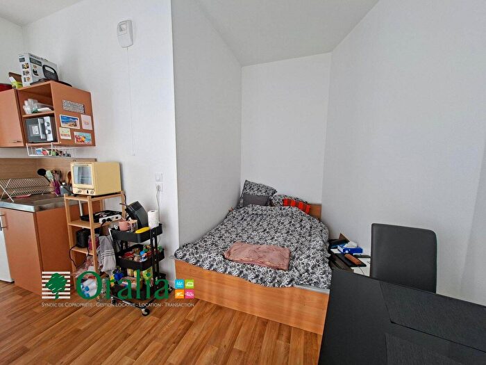Appartement à louer - Fauconnet, Dijon - 1 pièce