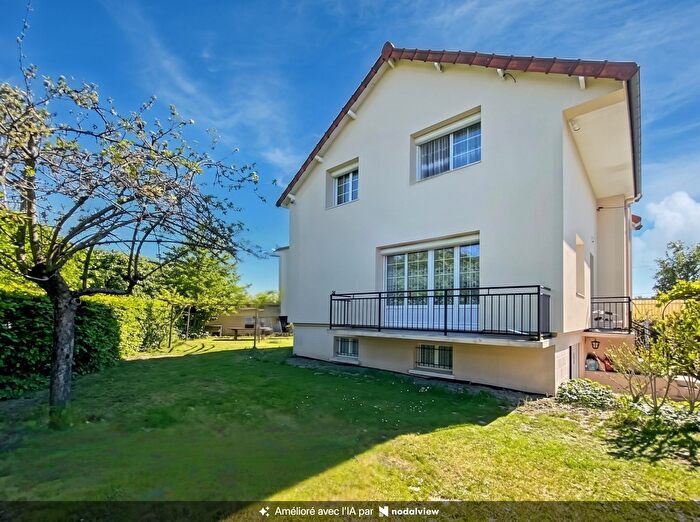 Maison 5 pièces à vendre à Sainte-Geneviève-des-Bois, Hôtel de Ville