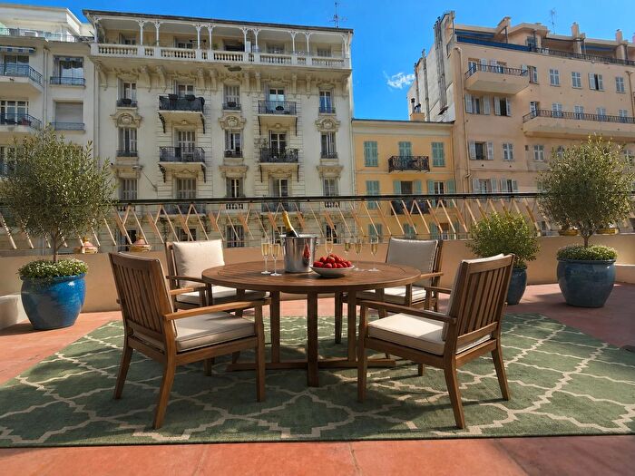 Appartement 2 pièces à vendre à Nice, Carré dor