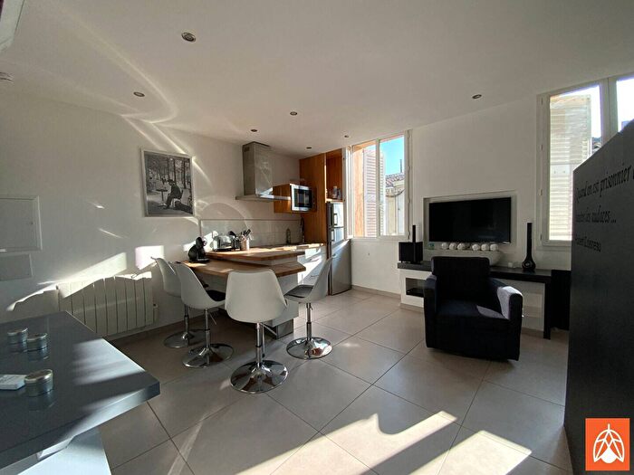 Appartement à louer - Centre Ville, Salon-de-Provence - 1 pièce