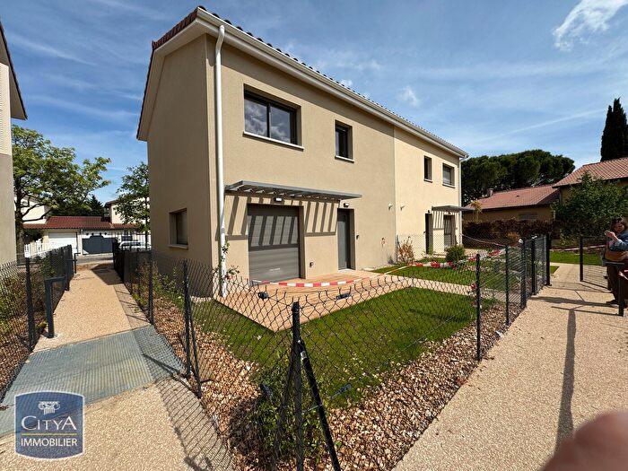 Maison à vendre - Vaulx-en-Velin, Village - 4 pièces - 3 chambres