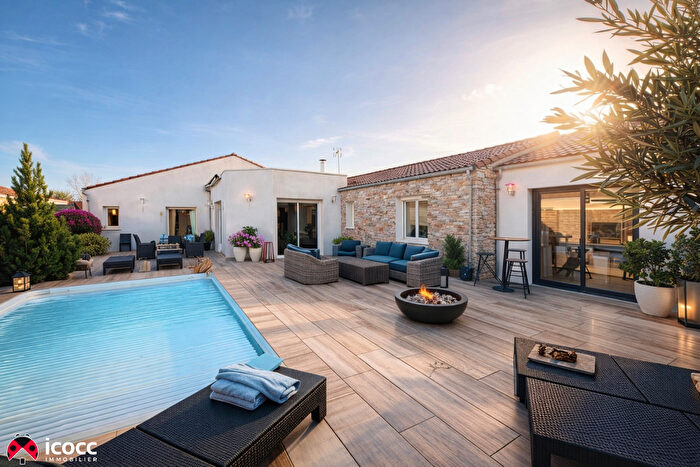 Maison à vendre - Luçon - 10 pièces - 6 chambres