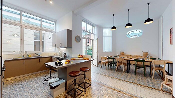 Appartement à louer - Saint Maurice-Pellevoisin, Lille - 16 pièces - 15 chambres