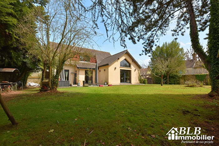 Maison à vendre - Les Essarts-le-Roi - 10 pièces - 7 chambres