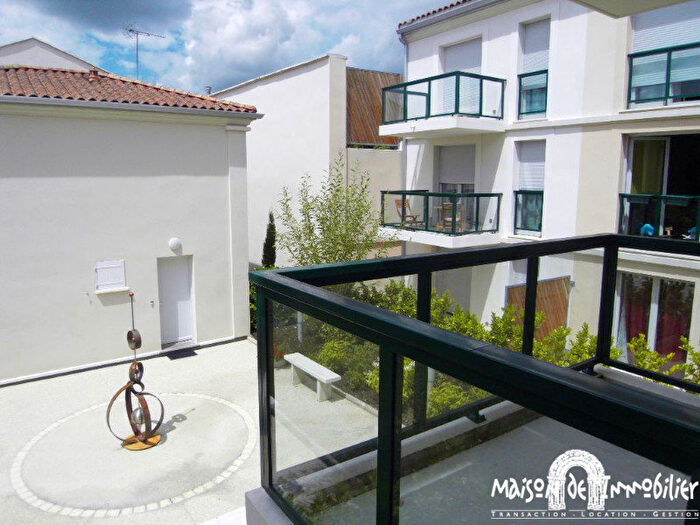 Appartement à louer - Cognac, Centre-ville, Gare - 3 pièces - 2 chambres