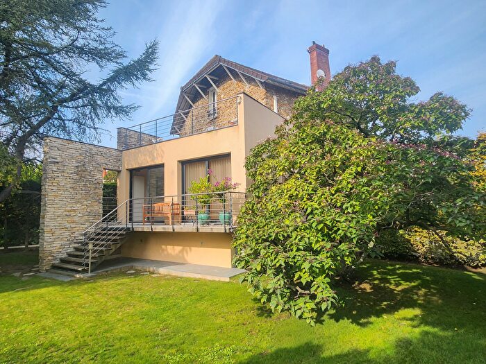 Maison à vendre - Viry-Châtillon, Centre-ville - 10 pièces - 7 chambres