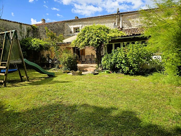Maison 10 pièces à vendre à Saint-Quantin-de-Rançanne