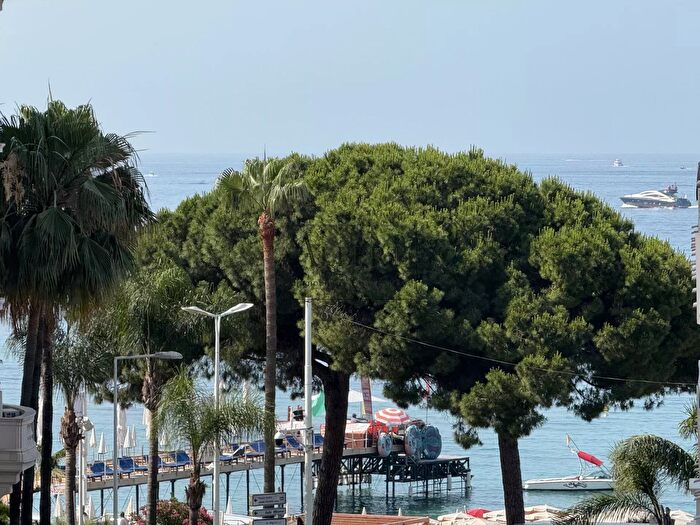 Appartement à vendre - Cannes, Centre-ville - 2 pièces - 1 chambre