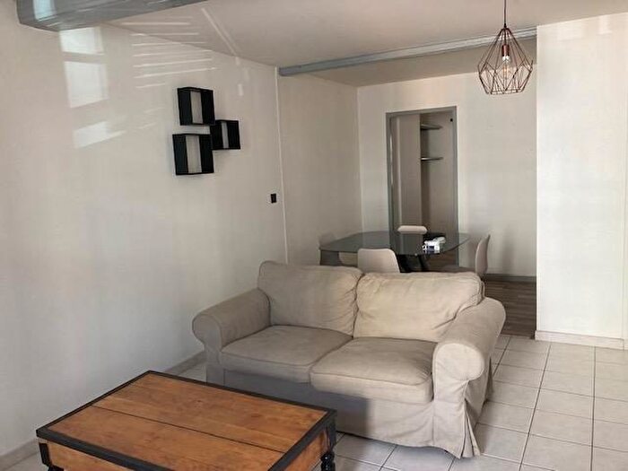 Appartement à louer - Villefranche-sur-Saône, Centre-ville - 3 pièces - 2 chambres