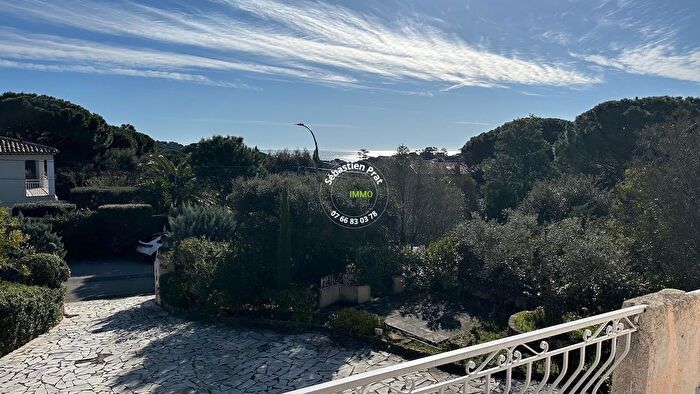 Maison à vendre - Roquebrune-sur-Argens, Val dEsquières, Port - 9 pièces - 6 chambres