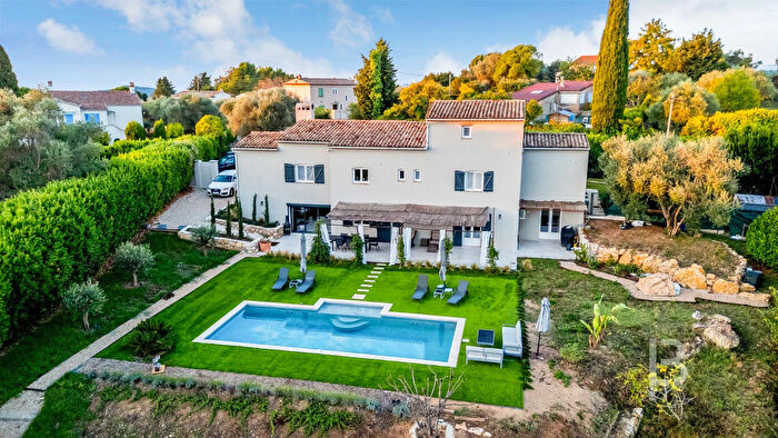 Maison à vendre - Valbonne, Val de Cuberte, Les Parés, Les Peyrouos - 8 pièces - 6 chambres