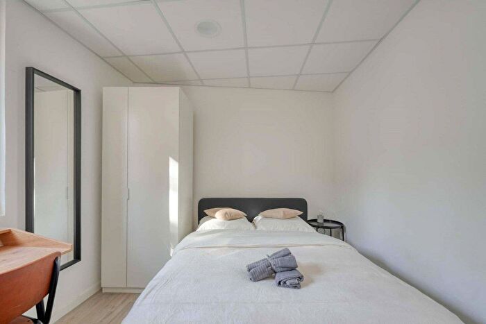 Appartement à louer - Les Petits Bois, Chaville - 1 pièce