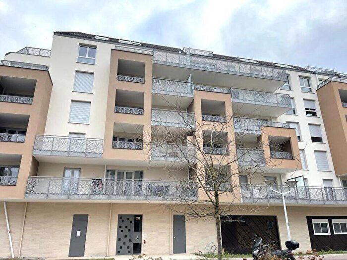 Appartement à louer - Maréchal Leclerc, Neuilly-sur-Marne - 1 pièce