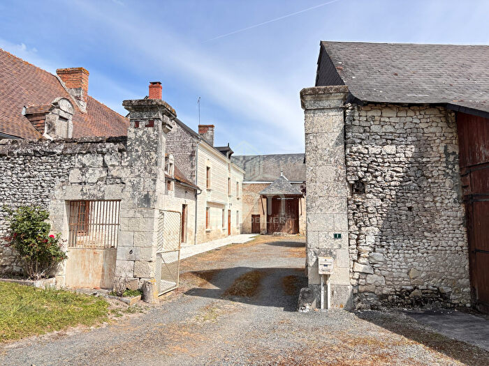 Maison à vendre - Pouzay - 7 pièces - 6 chambres